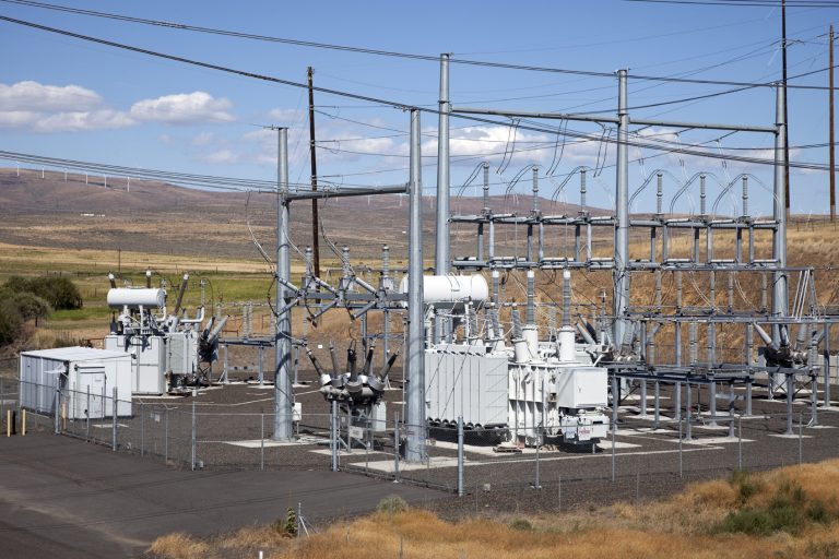 How Does a Solar Farm Connect to the Grid? - SolarLandLease